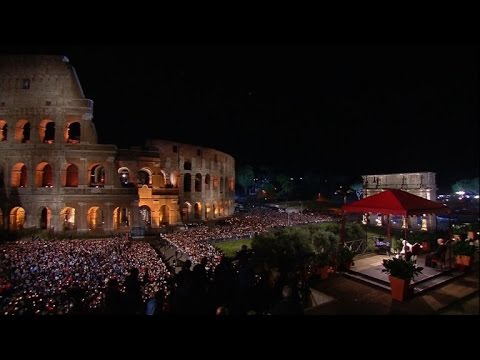 Pope attends Easter procession in Rome's Colosseum - YouTube