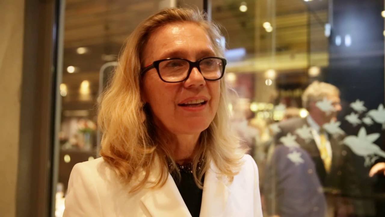 110 Jahre Hansa: Frau Mag. Ruth Fischer im Interview - YouTube
