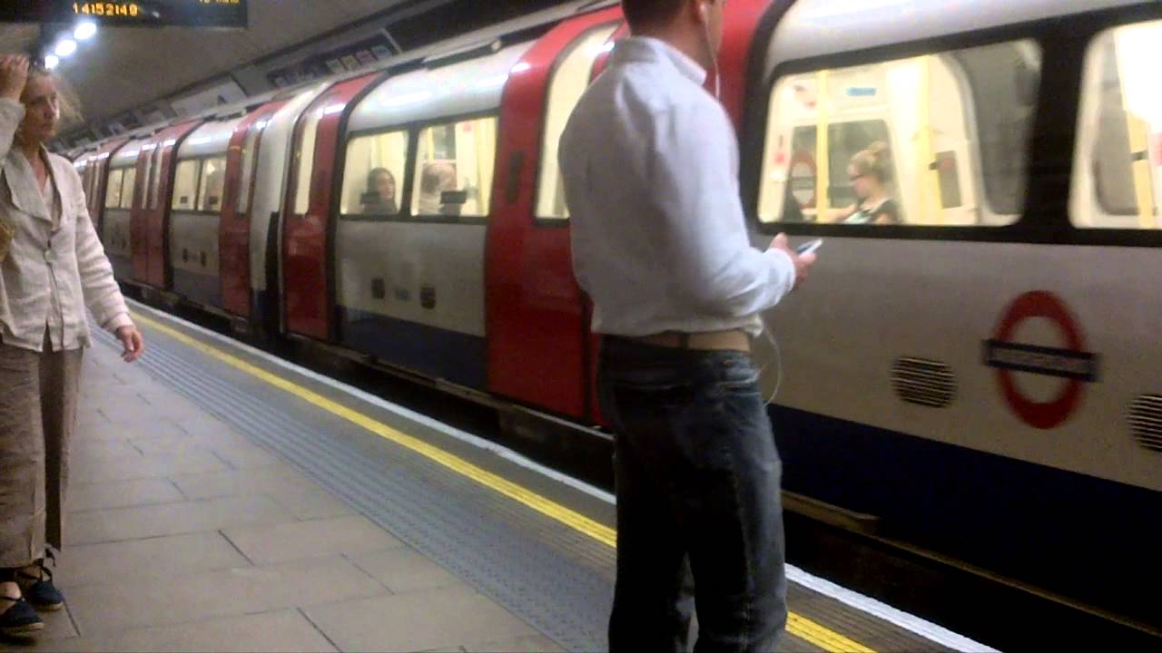 Northbound Northern Line arriving at Euston - YouTube