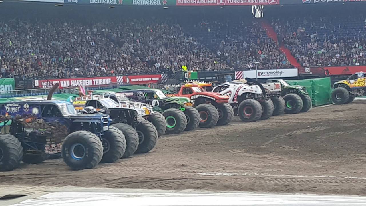 Monster Jam 2016 Rotterdam - YouTube