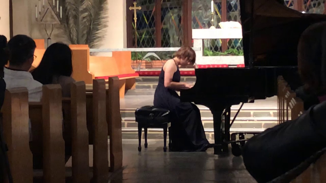 Emma Tio-Bach Chromatic Fantasy - YouTube