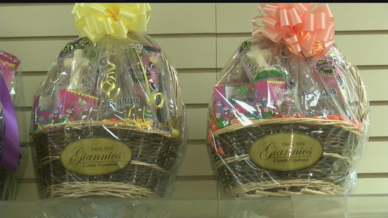 Giannios Candy Store overflows with locals on Easter - YouTube
