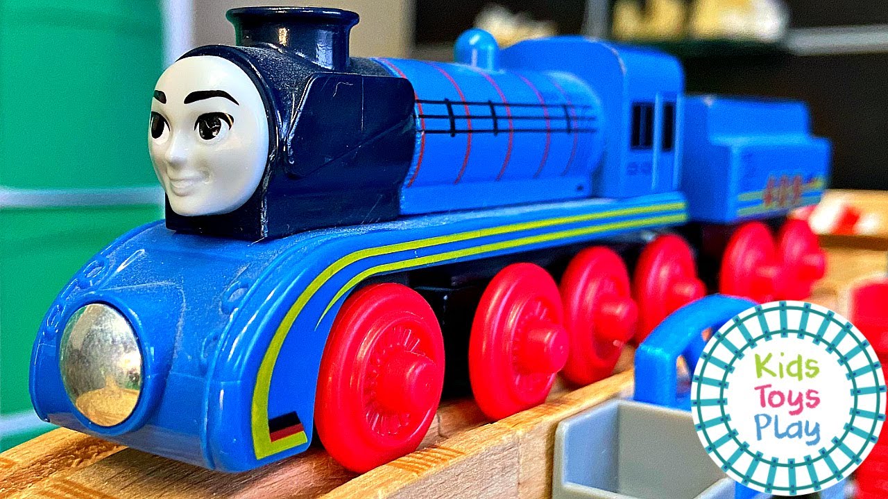 Thomas & Friends Wooden Railway Train Races | Thomas the Train Jumping ...
