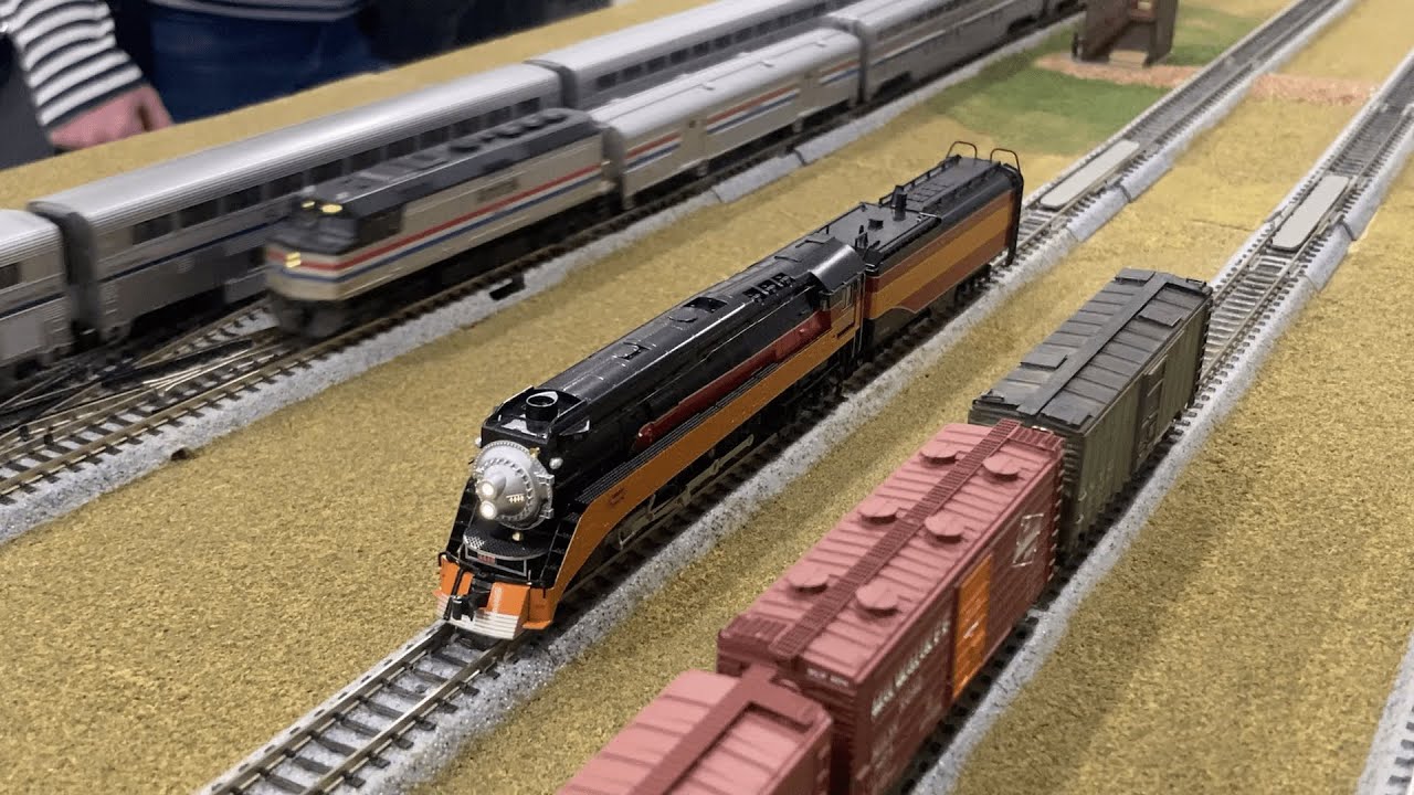 Running My N Scale Trains at the Danville Train Show! - 11-19-22 - YouTube