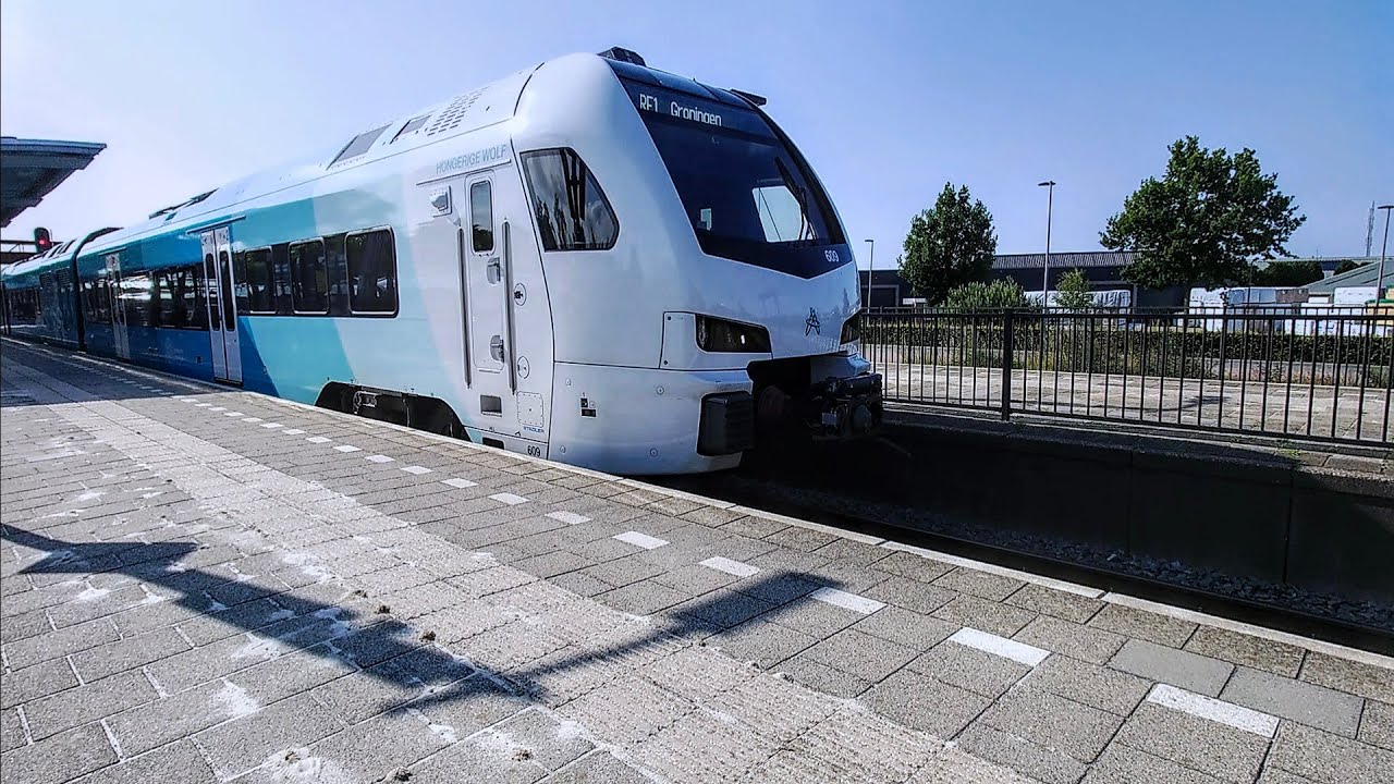 Summer departure of the still very crisp looking, fresh Arriva Stadler ...