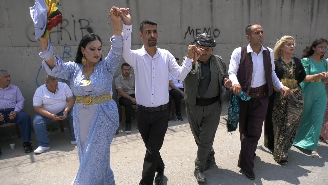 Kurdish Dance - Goyan Aşireti Düğünü - YouTube