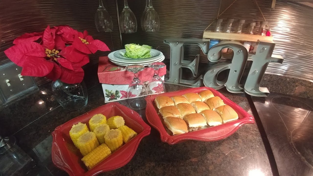 How to prepare Friday Night Sliders & Corn on the Cob with a lettuce ...