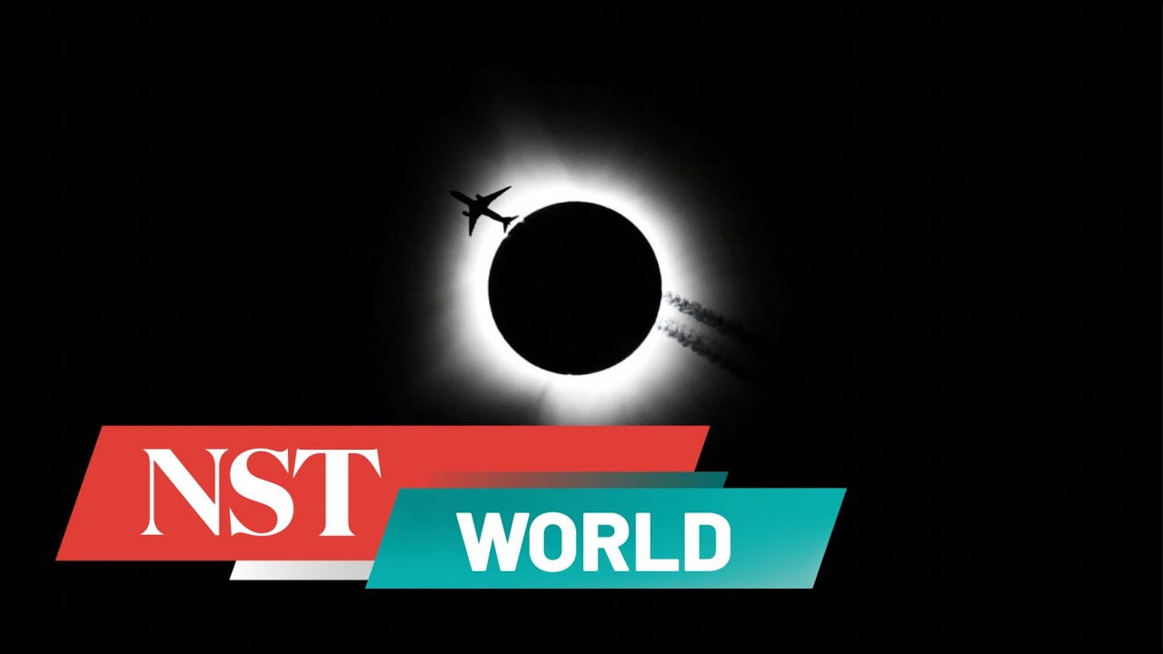 Total solar eclipse dazzles North America - YouTube