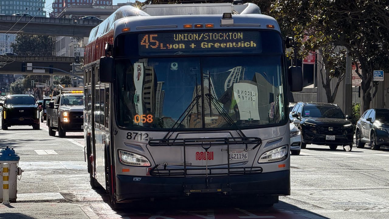 San Francisco MUNI 2013 New Flyer Xcelsior XDE40 8712 on route 45 Union ...