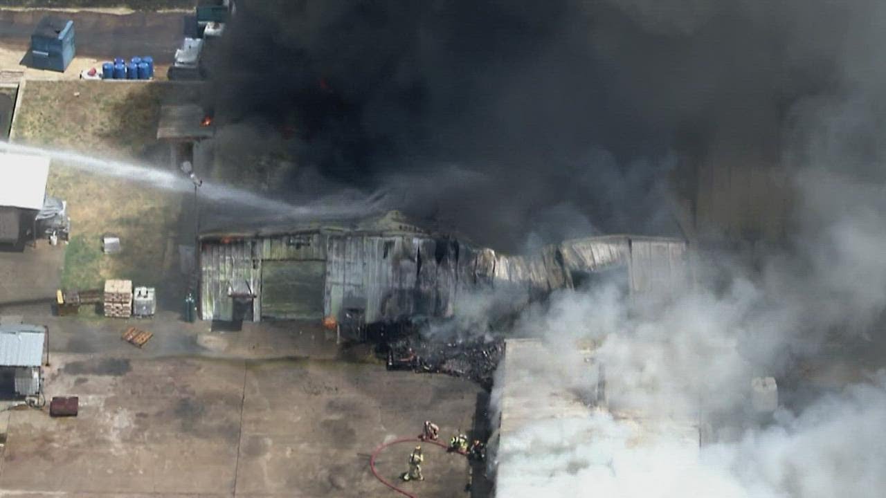 Raw aerials: Crews battling large structure fire in Southlake - YouTube
