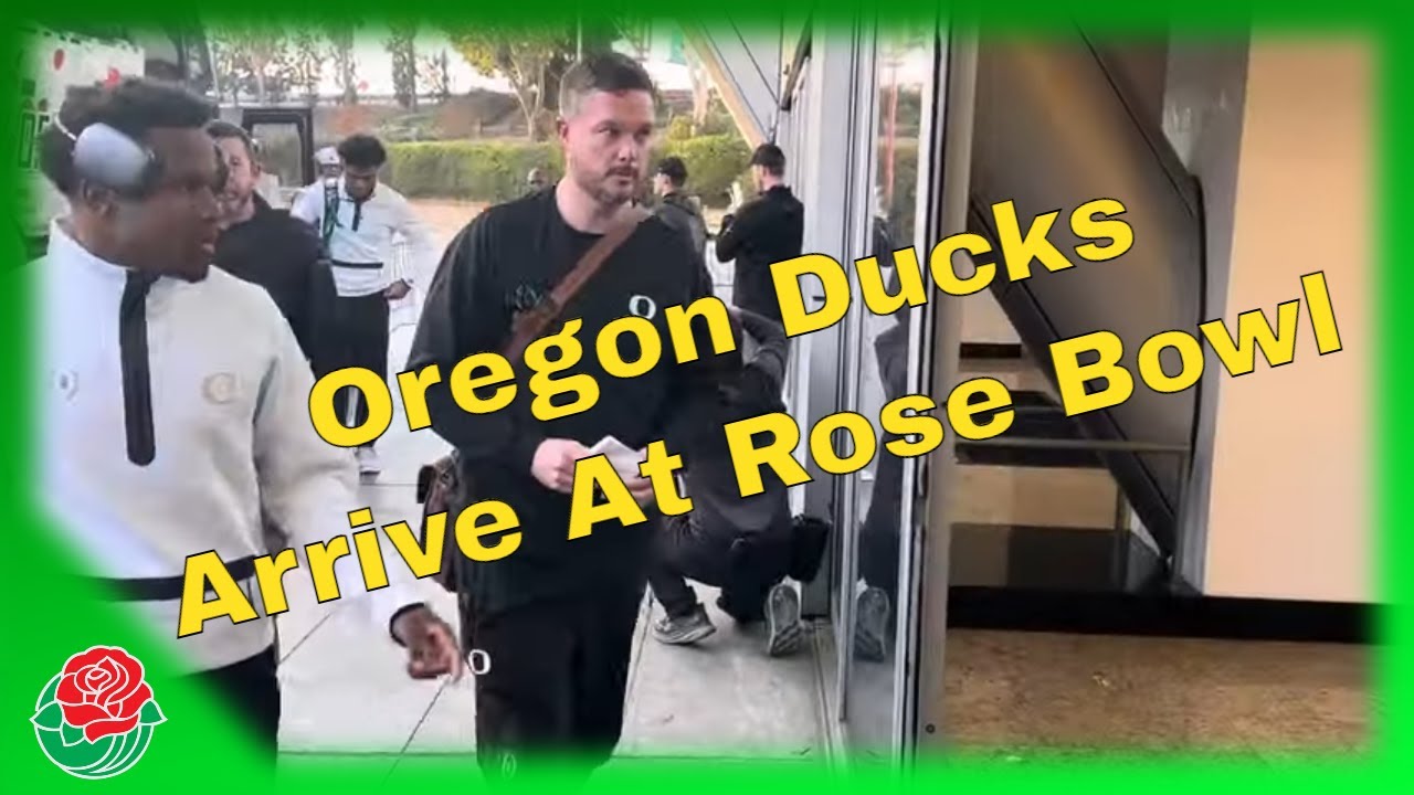 2025 Rose Bowl: Oregon Ducks Team Arrival - YouTube