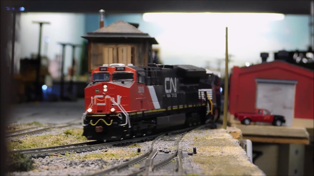 HO TRAIN CN NS ET44AC GENFRET - YouTube