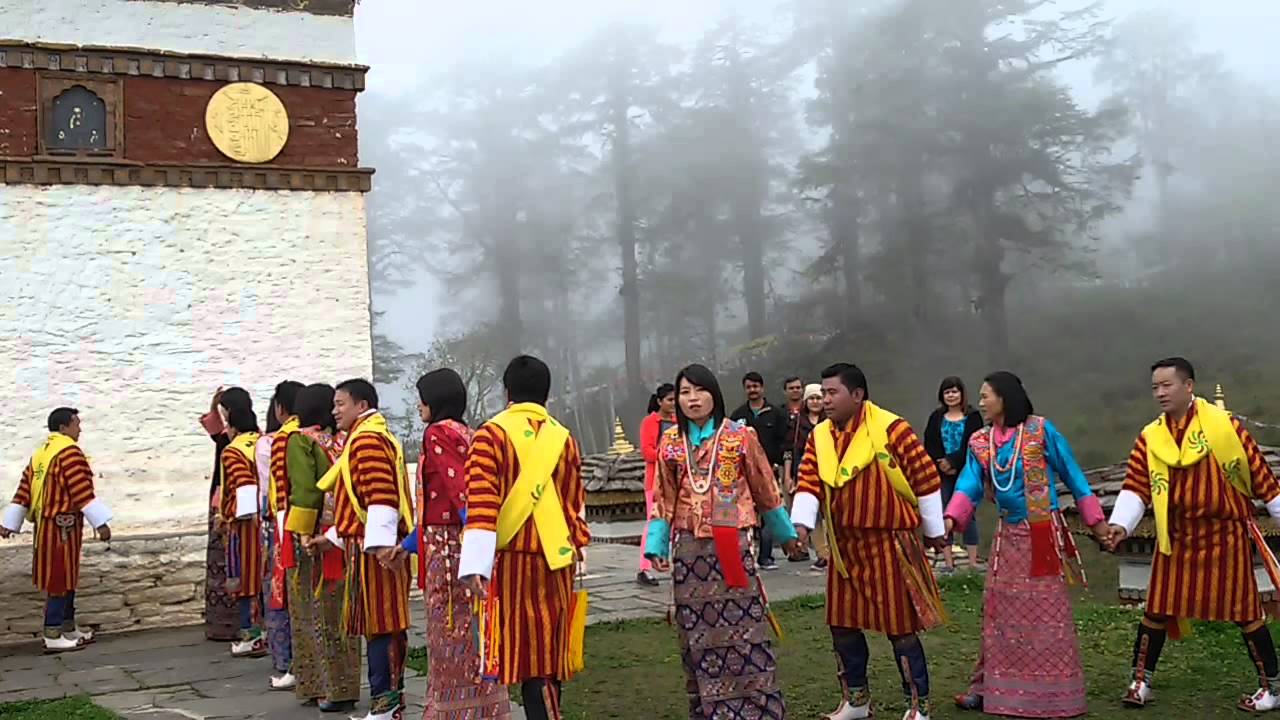 Bhutani dance - YouTube