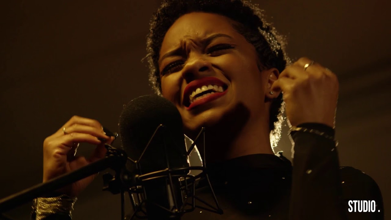 Amber Nicole [Live Intimate Acoustic Session] - YouTube