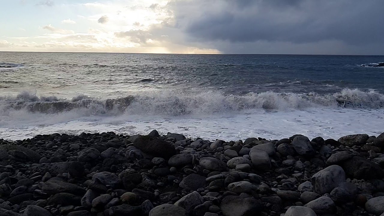 Madeira Funchal Waves 3 - 17dec 2019 - YouTube