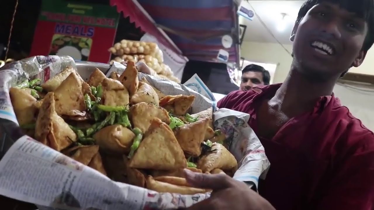 Mumbai's Samosa || A1 Samosa and More Street Food || Indian Street Food ...