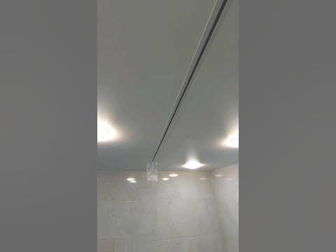 КАРНИЗ ДЛЯ ШТОРКИ В НАТЯЖНОМ ПОТОЛКЕ, В ВАННОЙ КОМНАТЕ - YouTube