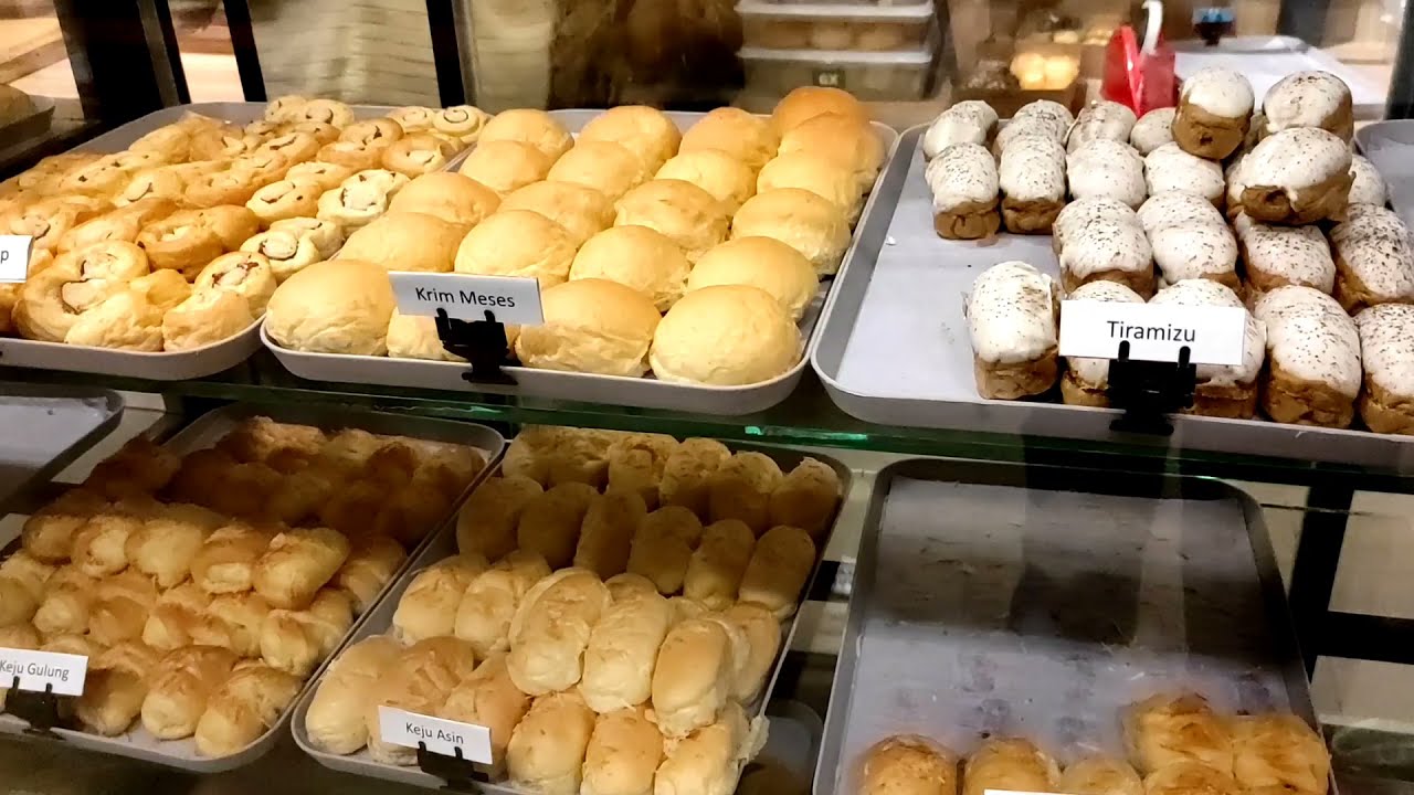 Toko Roti Unyil by Omari Kitchen Malang - YouTube