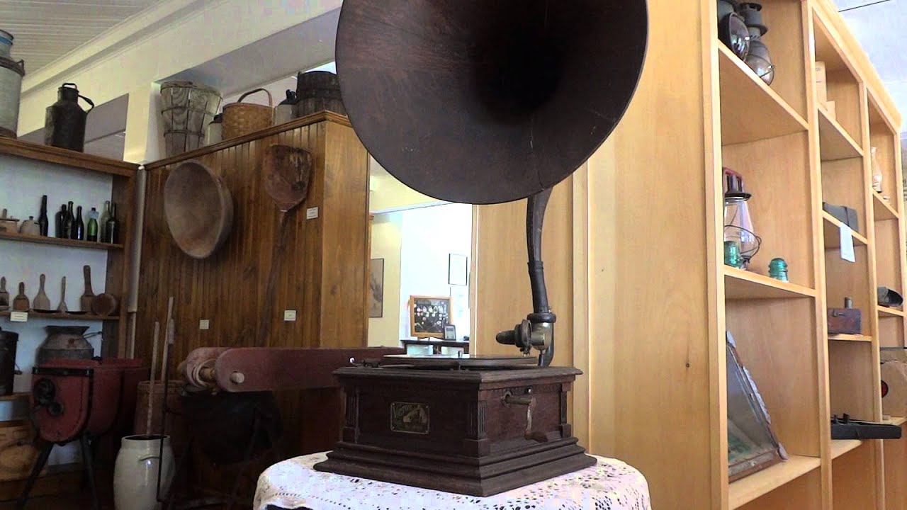 Victor Talking Machine Company Record Player - YouTube