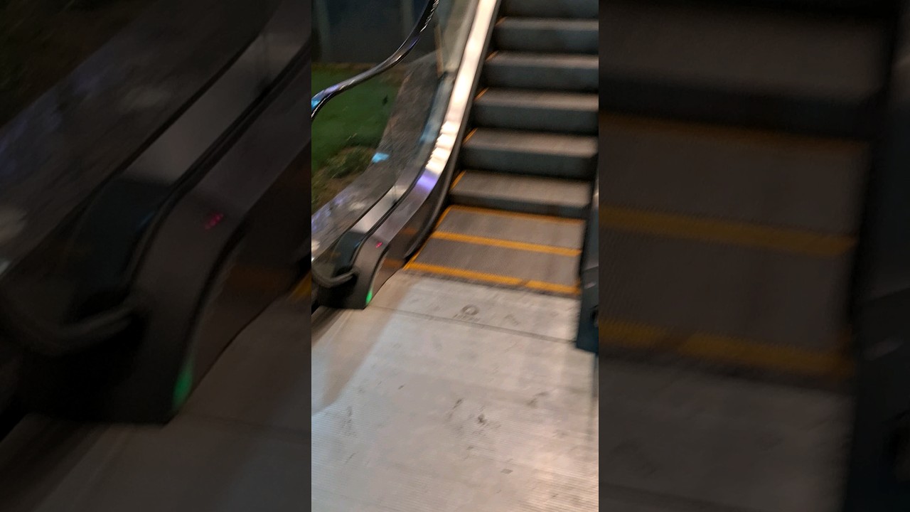 Magic stairs! #magic #escalator - YouTube