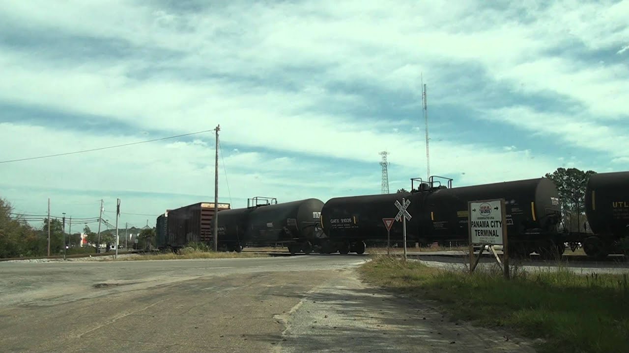 Bayline railroad manifest train drops off an empty load. - YouTube