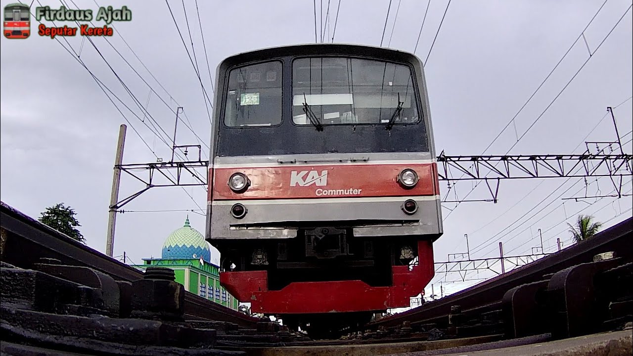 Nonton KRL Commuter Line di lintas green line - YouTube