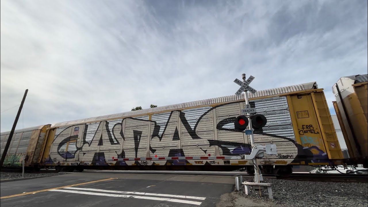 UP 9068 Manifest & Amtrak Capitol Corridor 524 Meet - 3rd St. Railroad ...