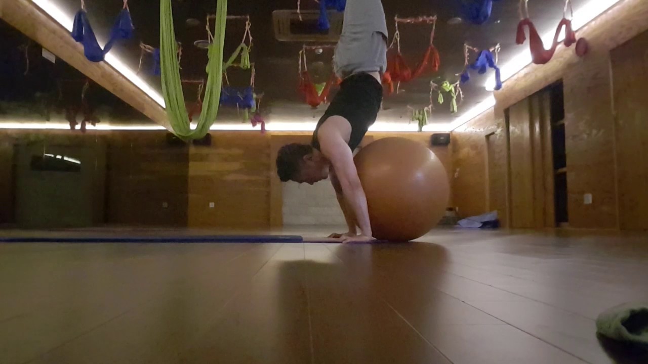 Ball handstand - YouTube