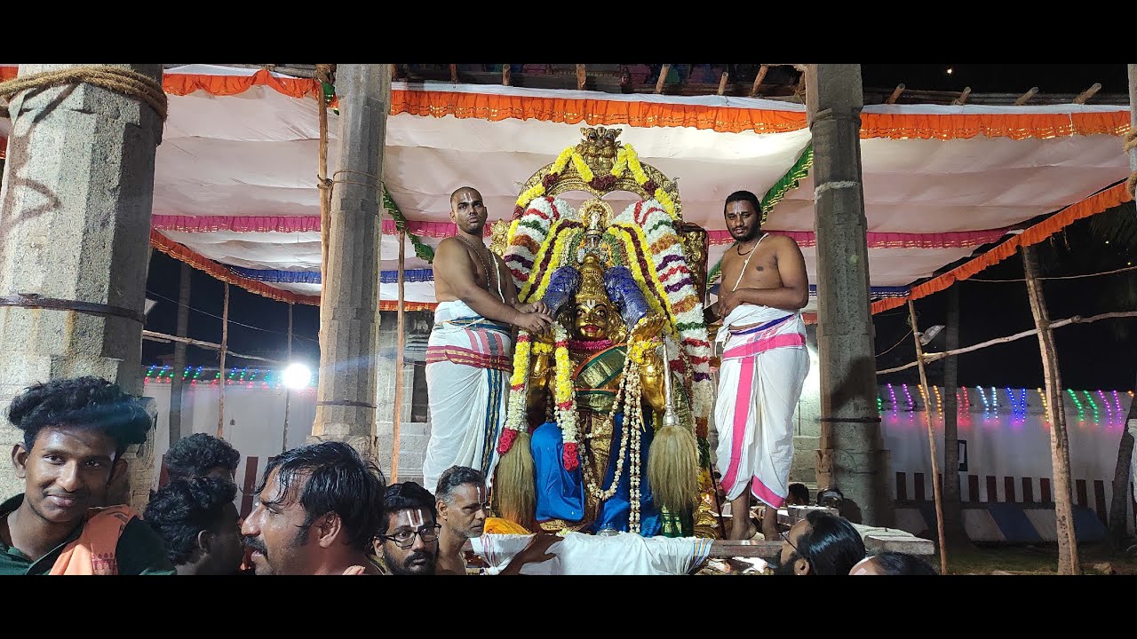 Sri Alwar Pathiulathal, Unjal & Oyyali. Sri Jeganatha Perumal Garuda ...