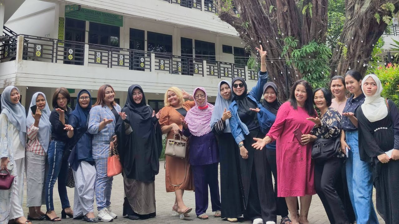 TIARA KUSUMA SUMUT LESTARIKAN BUDAYA LEWAT SANGGUL TIMPUS - YouTube