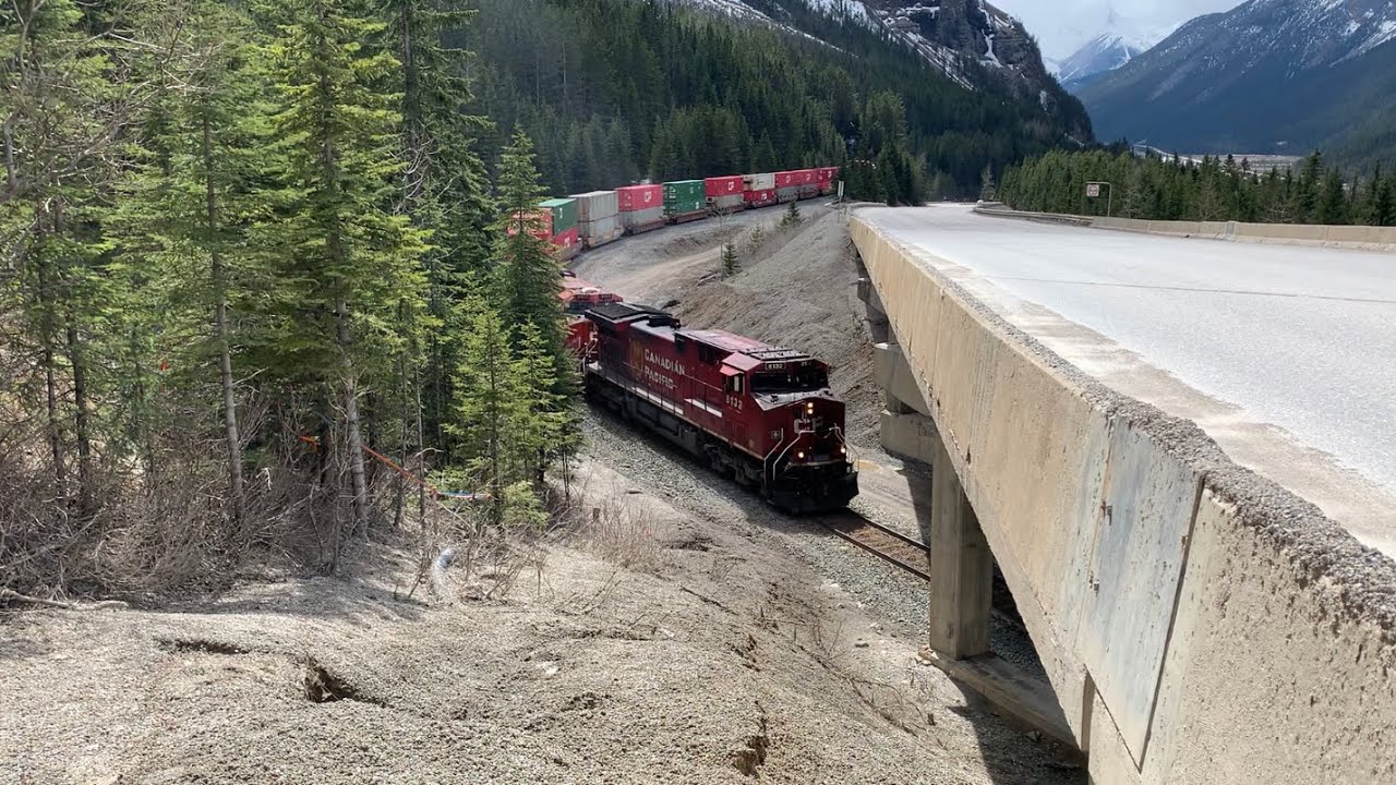 112 - CP 8132E @ Mile 133.0, CP Laggan Subdivision (Field, BC) - YouTube
