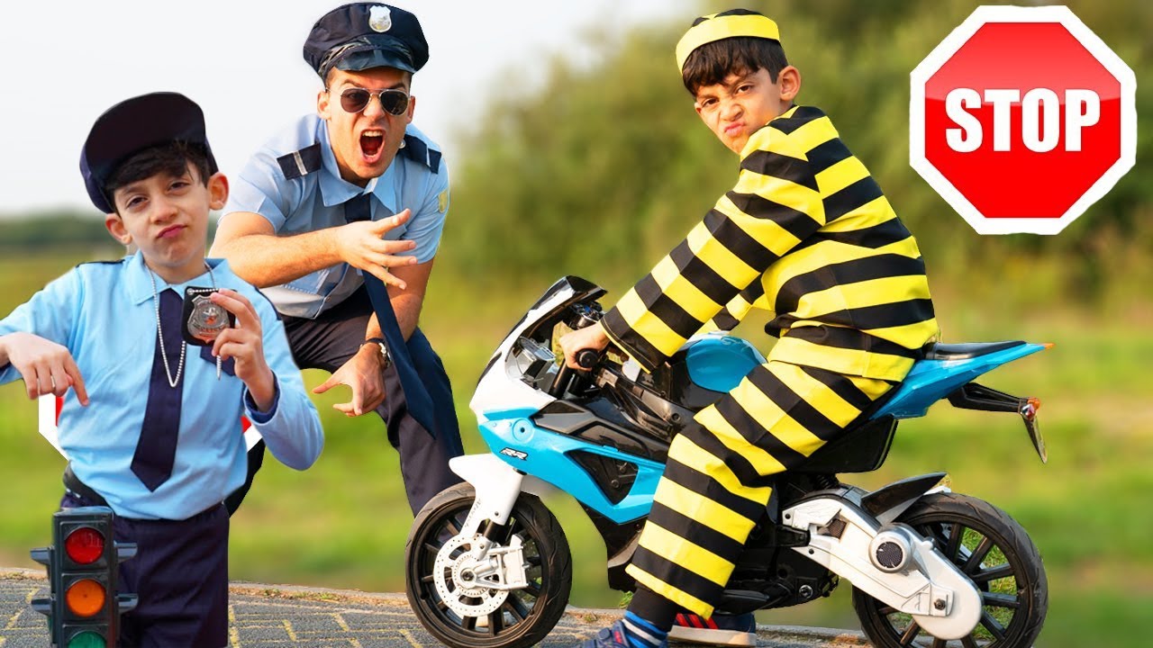 Jason e Alex interpretano una storia di polizia - YouTube