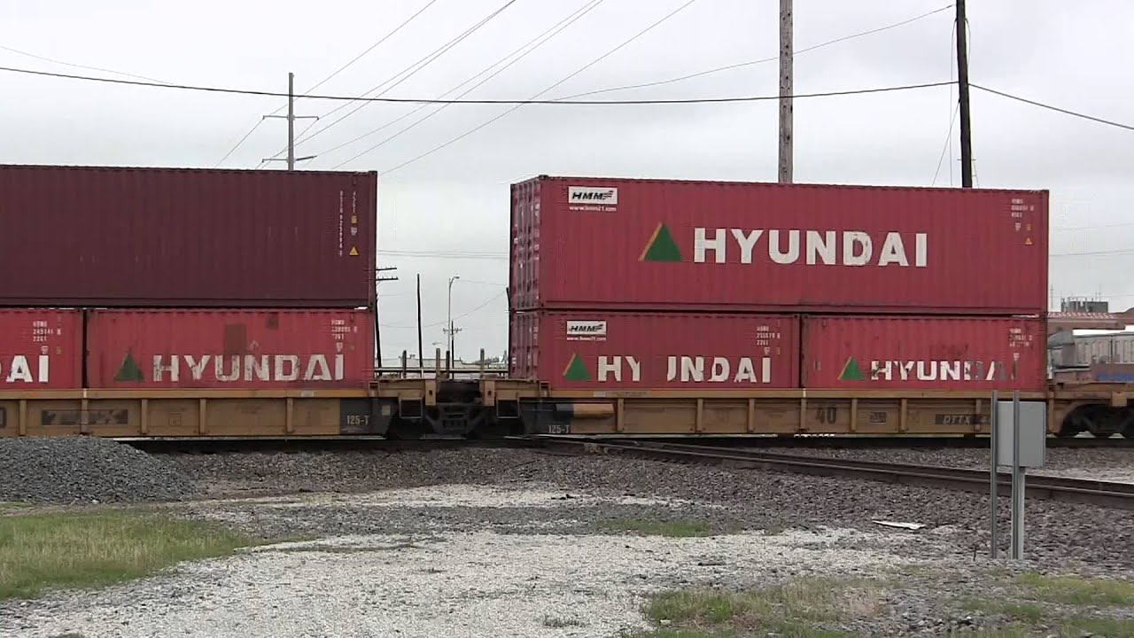 BNSF 7102/7606 e/b stack train Vinita Oklahoma. - YouTube