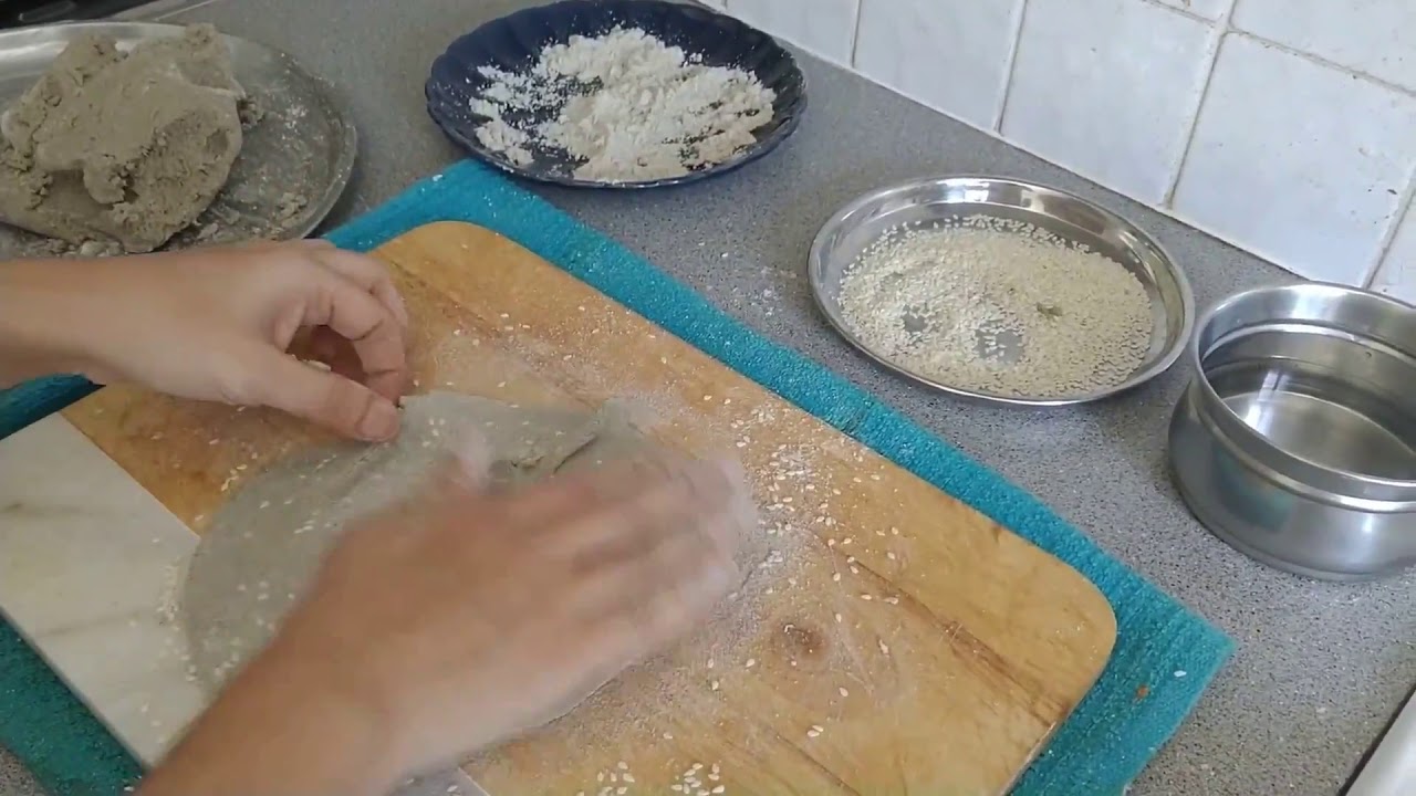 Bajra roti / Sajja rottelu. - YouTube