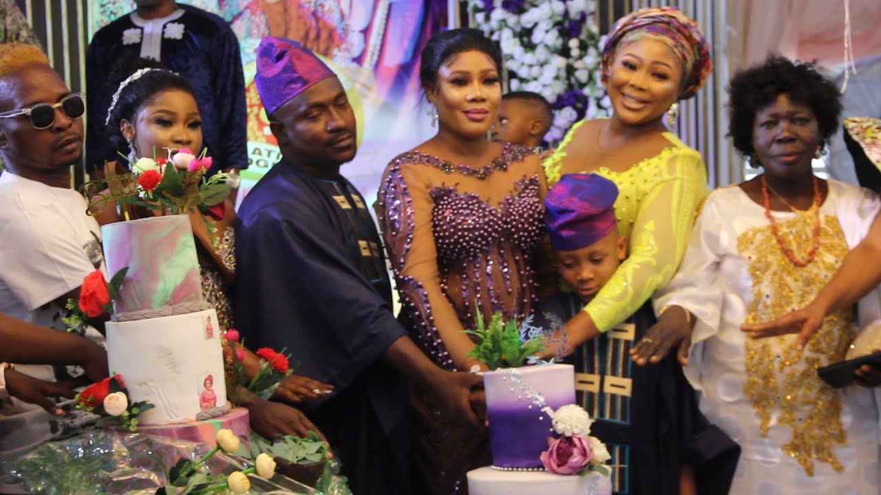 WATCH THE BEAUTIFUL FAMILY OF OGUNGBE CAKE SESSION AT HIS WIFE ATINUKE ...