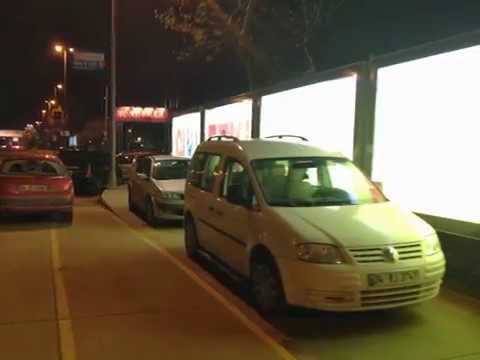 istanbul maltepe'de yaya yoluna araba park edenler