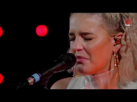 The BSMNT: Anne-Marie - Do It Right (live bij Q)