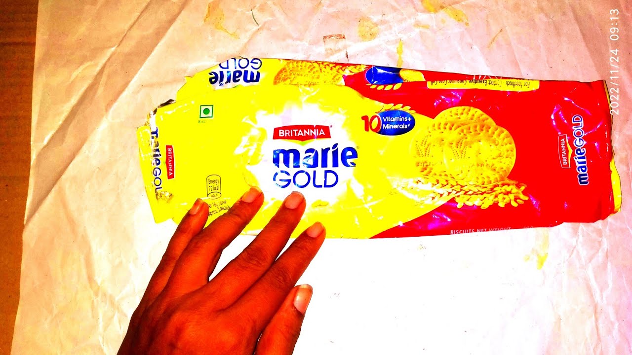 How To Make Wall Hanging Craft With Waste Biscuit Wrapping Paper ...