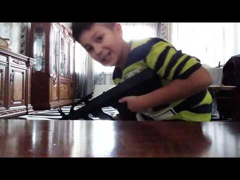 Küçə davası Özünü müdafiə.