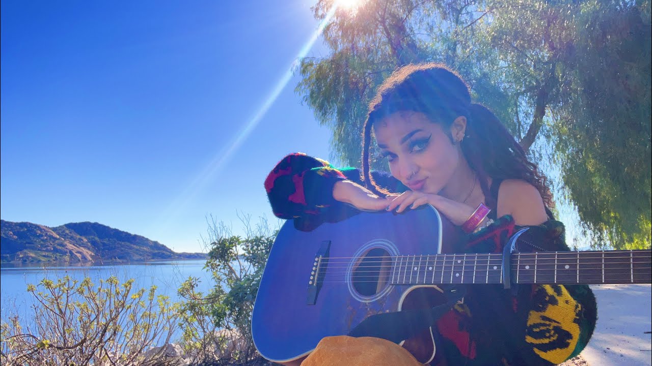 a pretty distraction - YouTube