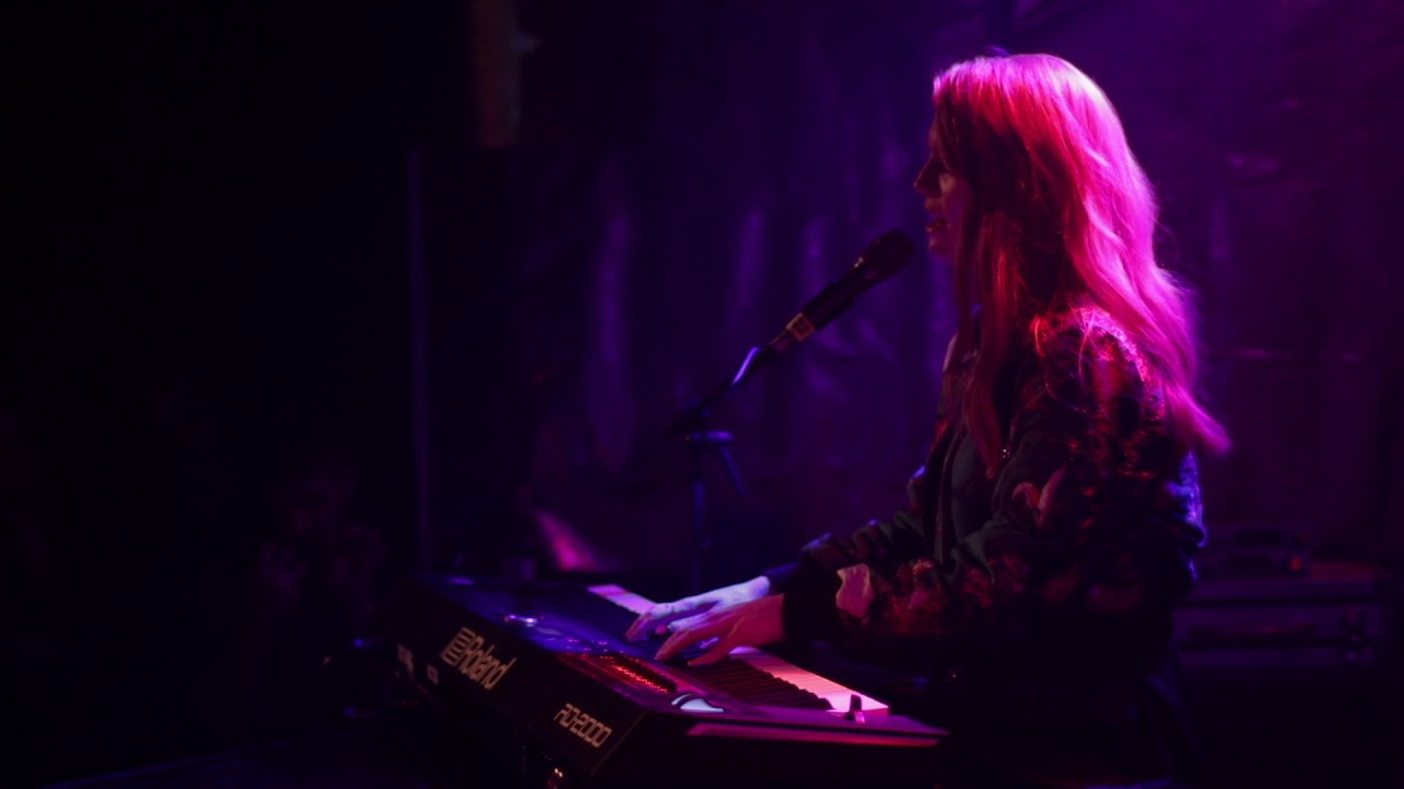 Freya Ridings - Castles (Live from BBC Introducing) - YouTube