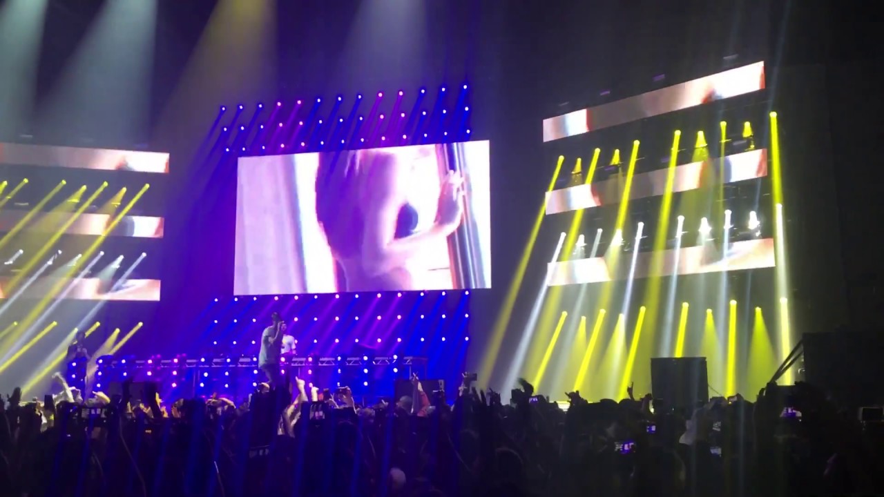 The Chainsmokers - Paris live @ Paris - YouTube