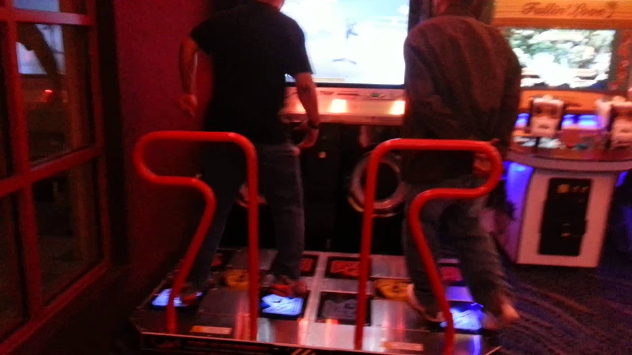 The world's best DDR player (on the right) - YouTube