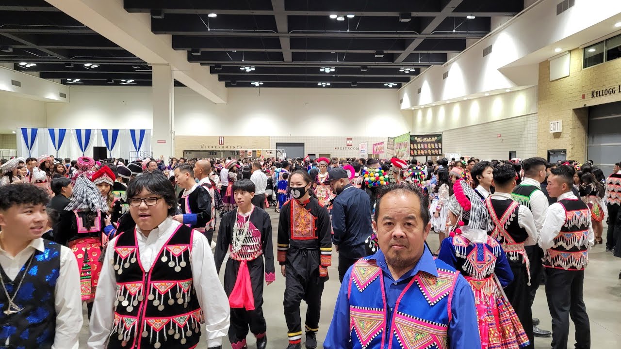 Hmong noj peb caug nyob St Paul MN - YouTube
