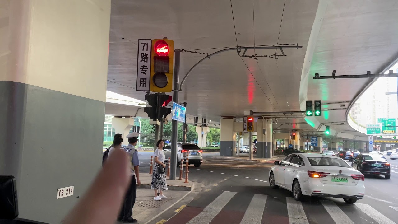 上海公交71路バスの車窓 71路のバスの景色 Shanghai 71 Bus - YouTube