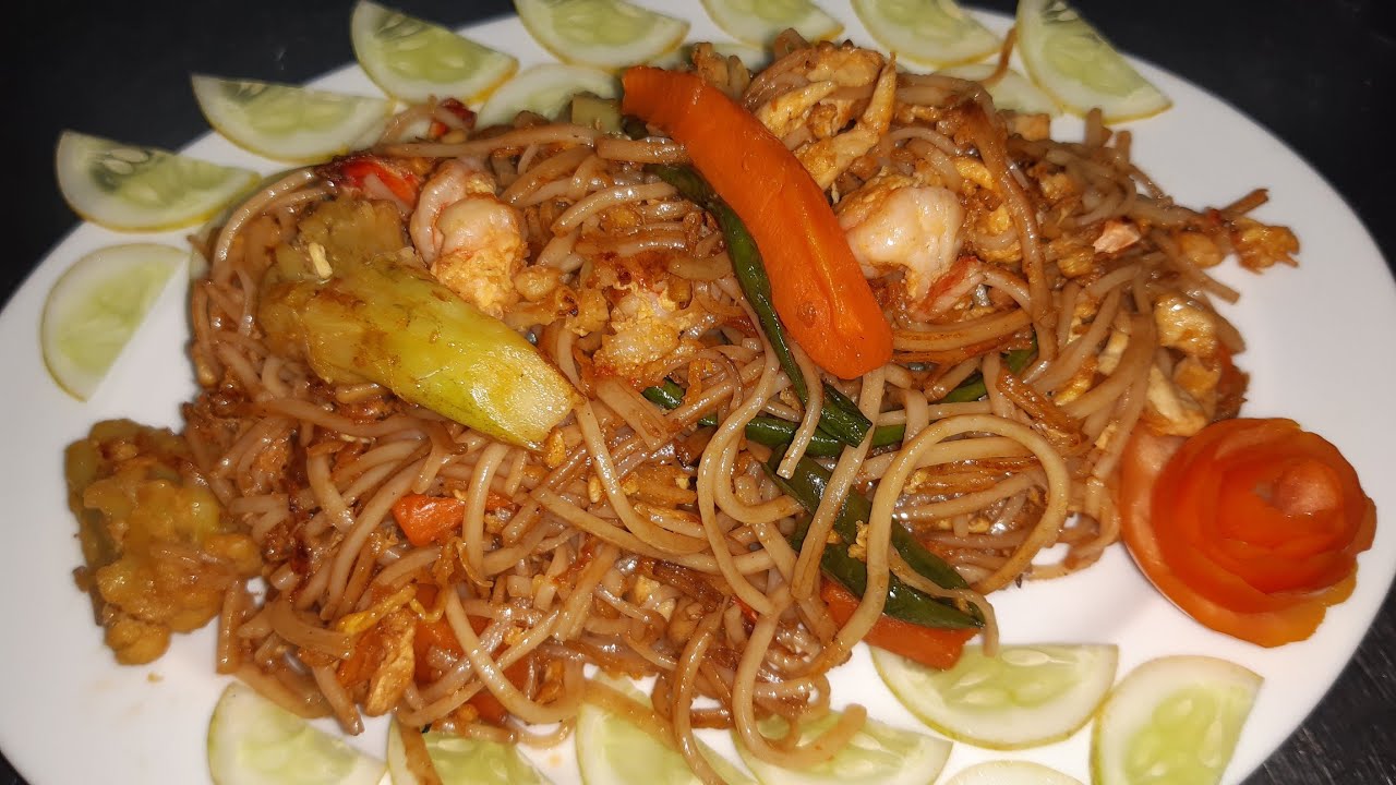 Chefmade mixed Chaumin recipe||Restaurant style mixed chaumin|| মিক্সড ...