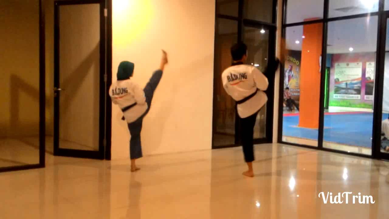 Practising Poomsae, Taegeuk 6, in slow motion with DEMOS Poomsae Team ...