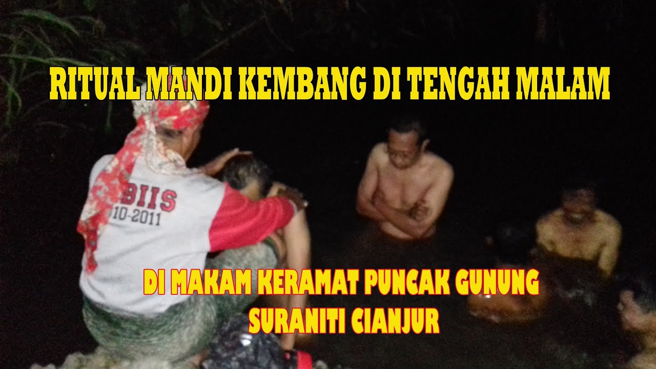 MAKAM KERAMAT DI PUNCAK GUNUNG DAN RITUAL MANDI KEMBANG PADA TENGAH ...