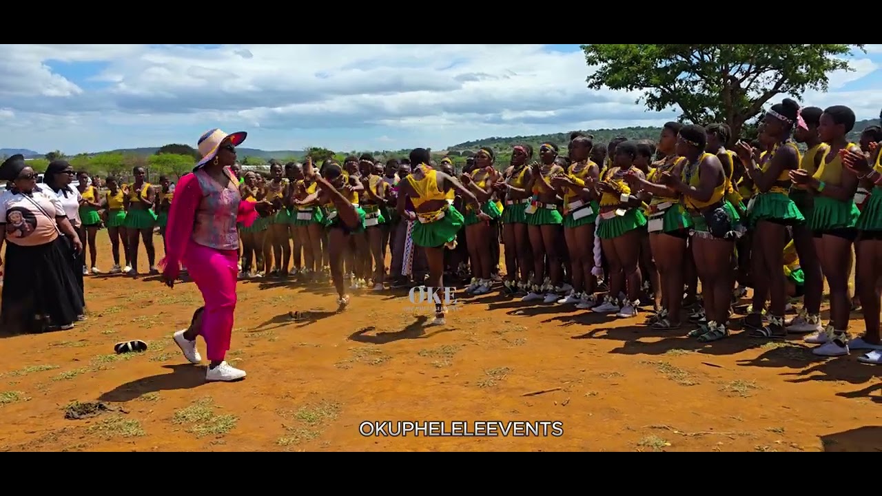 Ingoma yezintombi | Umkhosi wokuthela amanzi eMashobeni Royal Palace ...