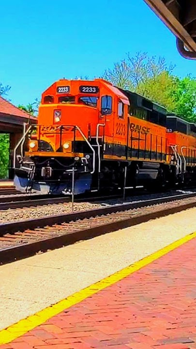 BNSF 2233 & BNSF 2183 Lead 3 Car Local On The Racetrack Through Riverside Illinois 05/16/2025 ...